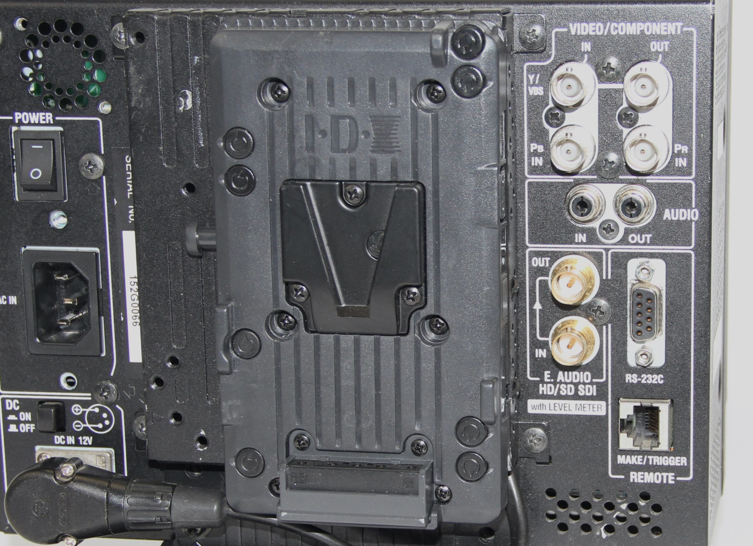 JVC DT-V9L1D, 17-Inch HD/SDI Multi-Format LCD Monitor in Flight Case ...